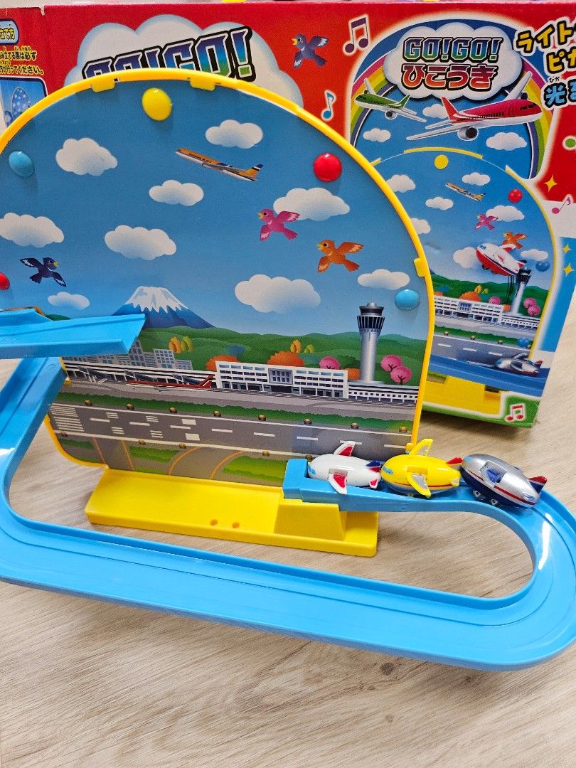 Go go airplane slides with magnet, Hobbies & Toys, Toys & Games on ...