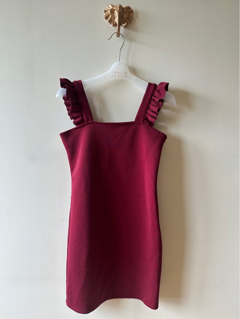 Maroon demure dress, Women's Fashion, Dresses & Sets, Dresses on Carousell