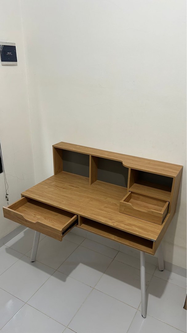 Meja Belajar/Meja Kantor Informa, Perabotan Rumah di Carousell