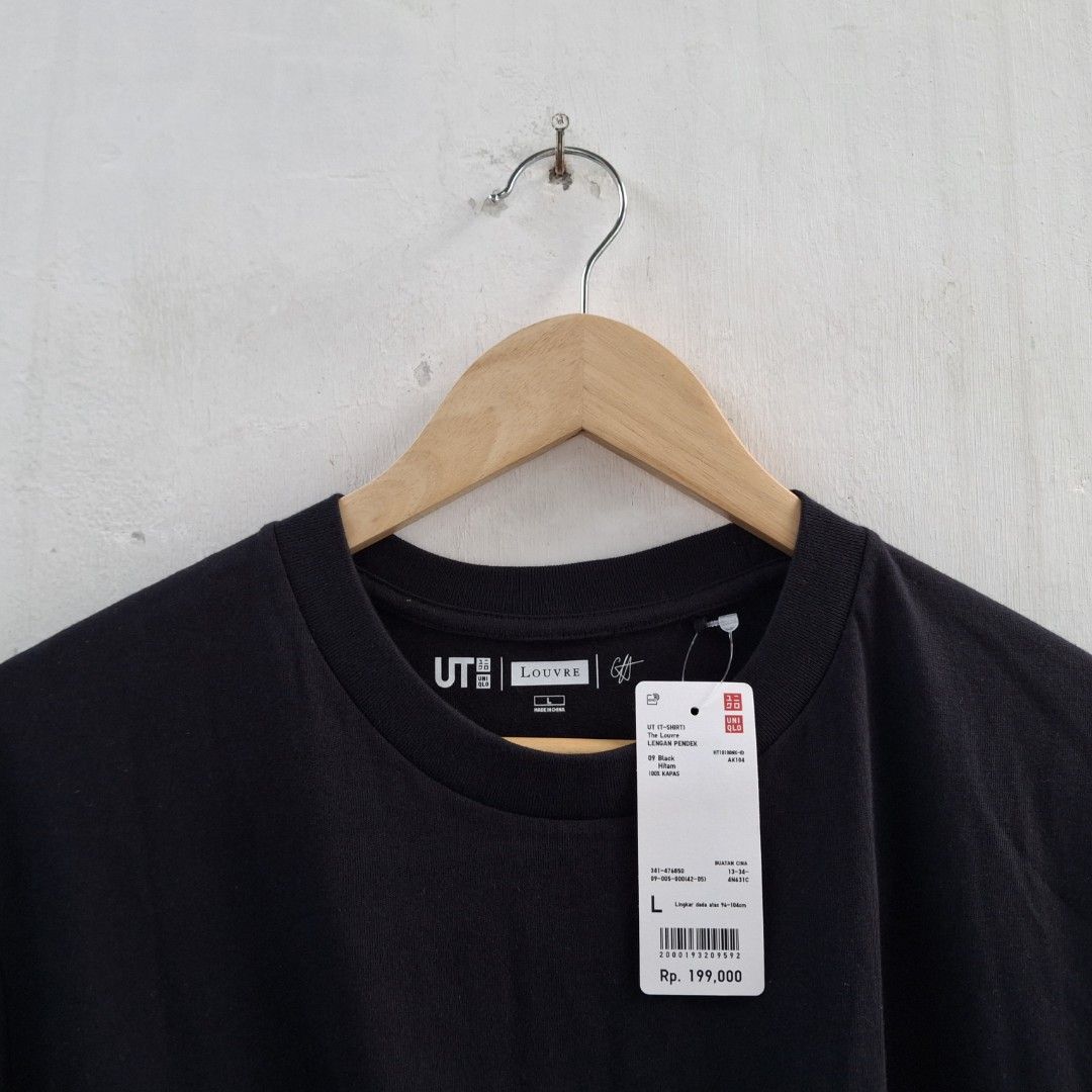UNIQLO KAOS UT THE LOUVRE HITAM ASLI BARU ORIGINAL, Fesyen Pria ...