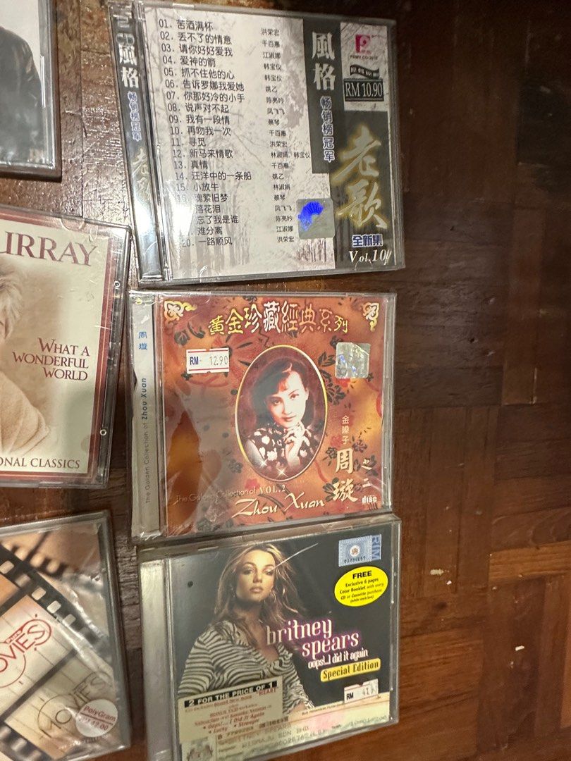 Various assorted Chinese and English CD VCD batch 7 bee gees aguilera ...