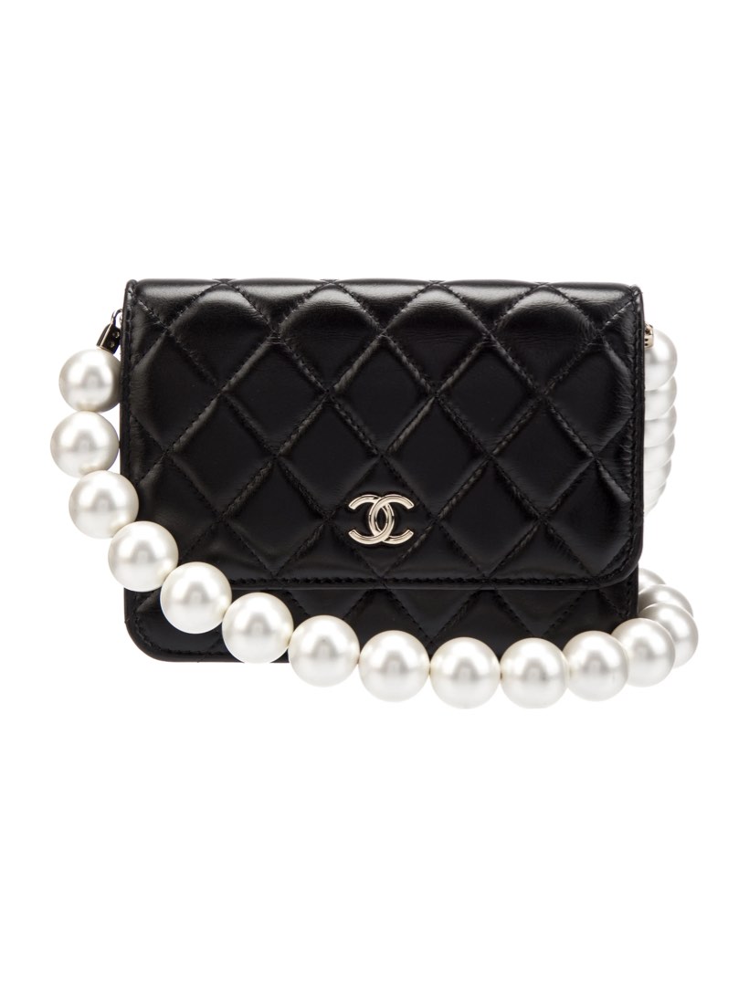 Chanel Mini pearl wallet on chain, Luxury, Bags & Wallets on Carousell