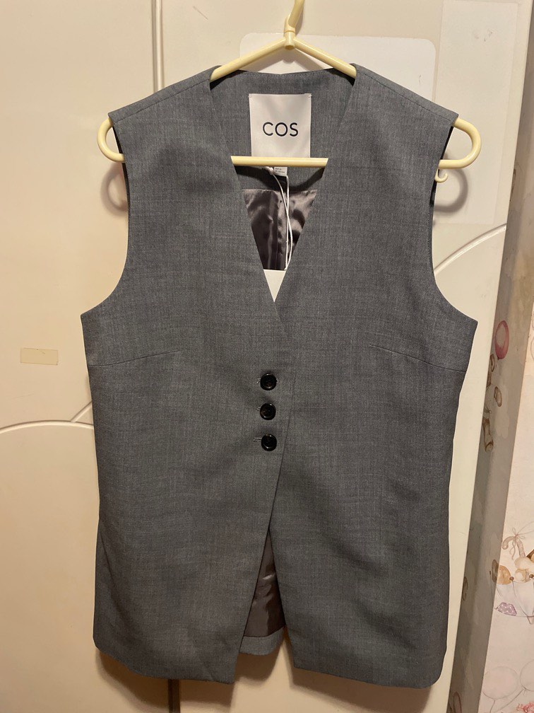 COS waistcoat in grey, 女裝, 外套及戶外衣服 - Carousell