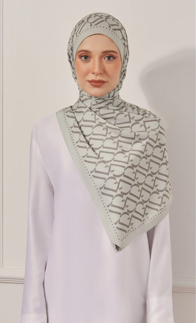 Dmonogram duck shawl espresso macchiato, Women's Fashion, Watches ...