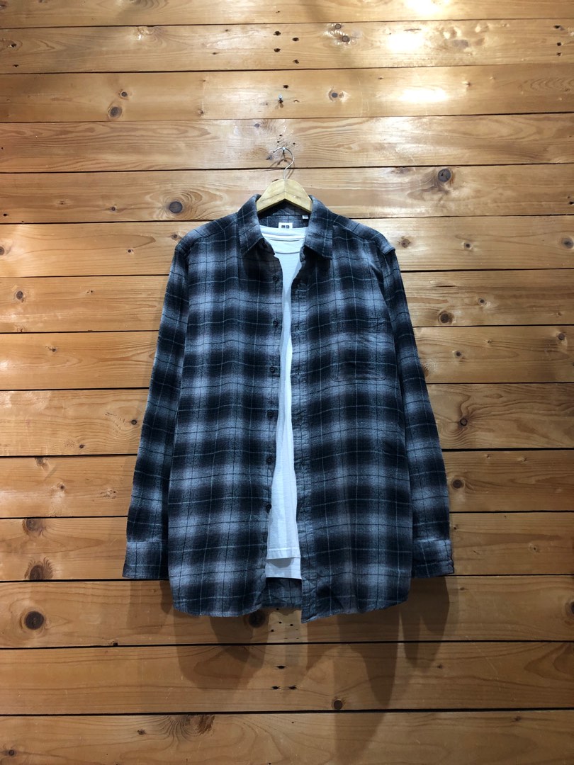 Flannel UNIQLO, Fesyen Pria, Pakaian , Atasan di Carousell