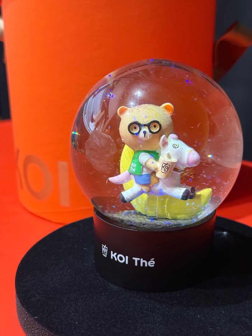 KOI The VIP Gift Globe with Bear & Moon, Hobbies & Toys, Memorabilia ...