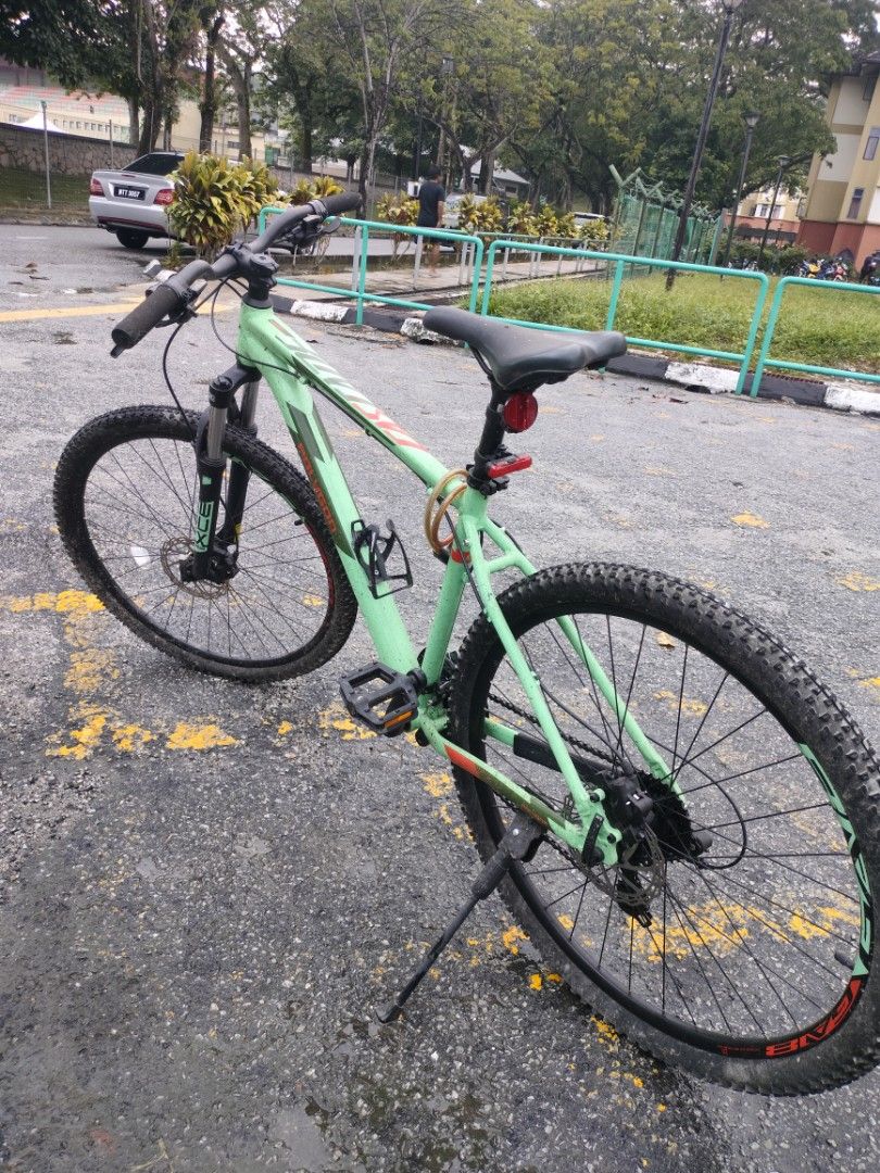 Polygon Cascade 4 (27.5). Free Helmet Included, Sports Equipment ...