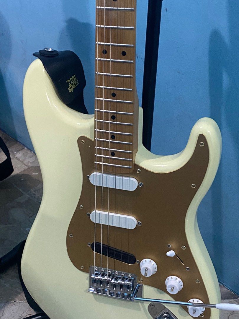 RJ Skycaster Electric Guitar, Hobbies & Toys, Music & Media, Musical ...