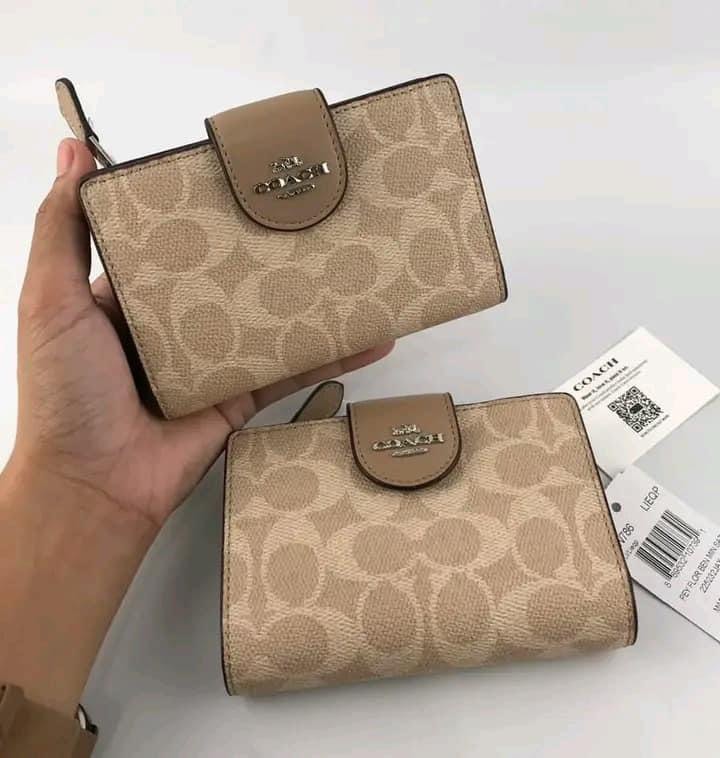 Coach Wallet, Women's Fashion, Bags & Wallets, Wallets & Card holders ...