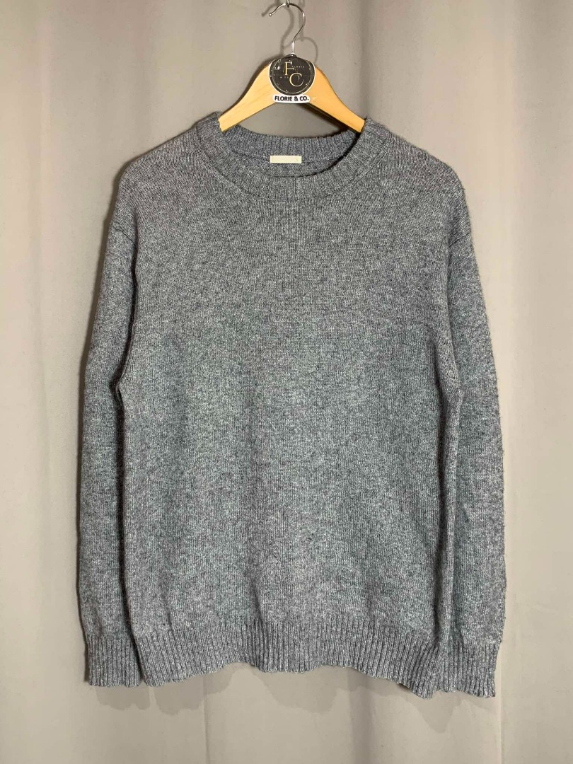 GU MEN'S LAMB BLEND CREW NECK SWEATER, Men's Fashion, Coats, Jackets and Outerwear on Carousell