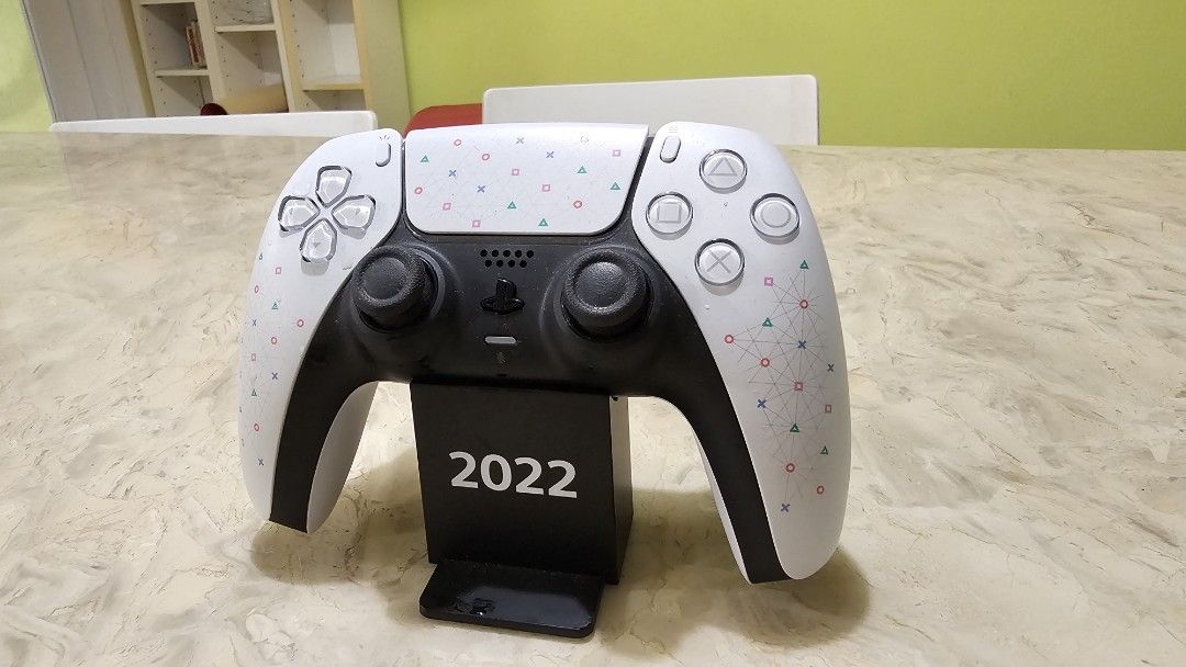 Limited edition 2022 winter holiday PS5 controller, Video Gaming ...