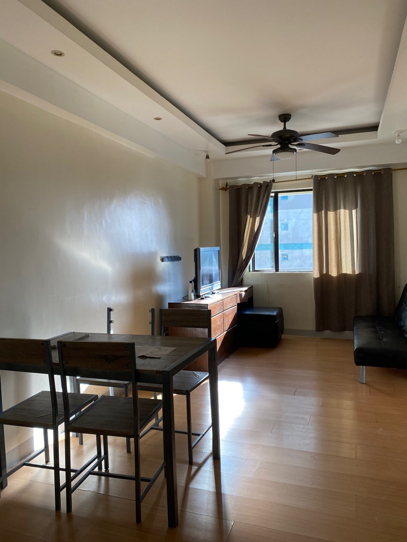 Male Condo Sharing inside BGC, Forbestown Area, Property, Rentals, Apartments & Condos on Carousell