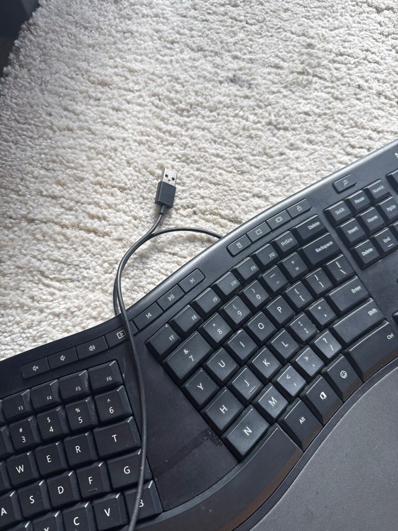 Microsoft ergonomic keyboard with number pad, Computers & Tech, Parts ...