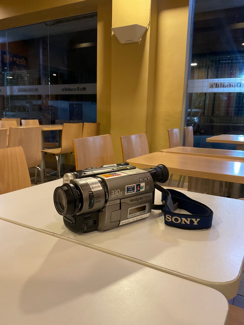 Sony CCD-TRV43 Hi8 Handycam/Camcorder, Photography, Video Cameras on ...