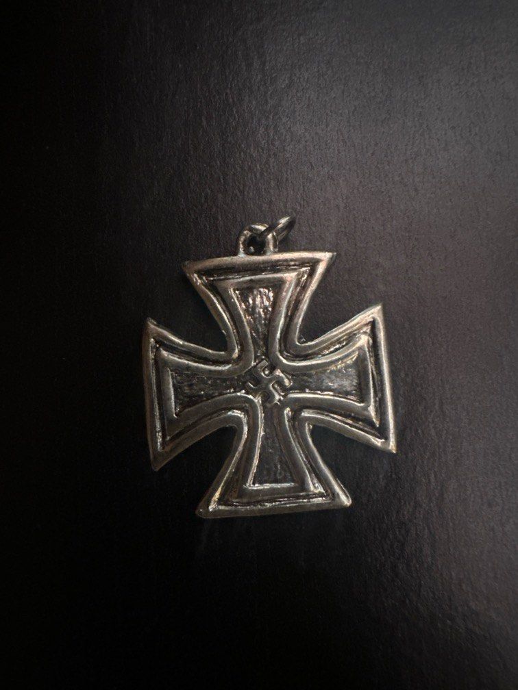 soviet union Nazi pendant 1939, 名牌, 飾物及配件 - Carousell
