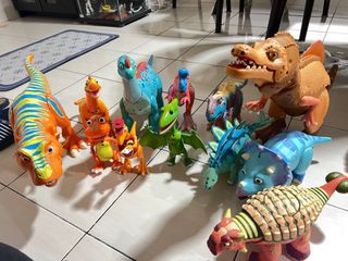 Hot Wheels Uno Express Family Card Game & Jurassic World Mini Dinosaur ...