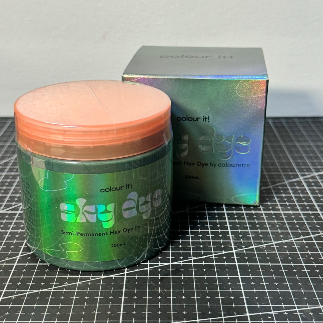 colourette - sky dye in emerald, Beauty & Personal Care, Hair on Carousell