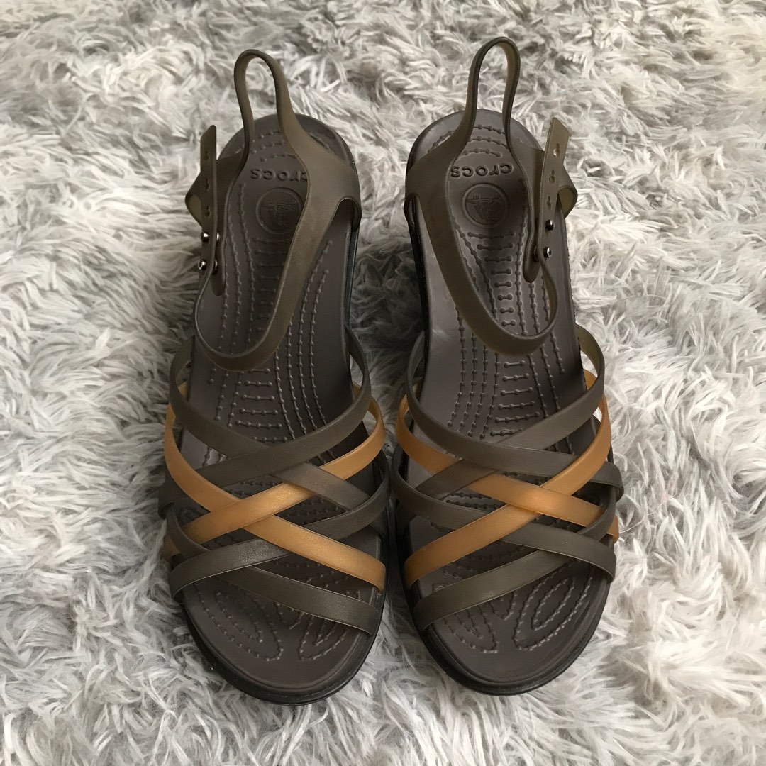 CROCS Leigh dark brown wedges - 755, Fesyen Wanita, Sepatu di Carousell