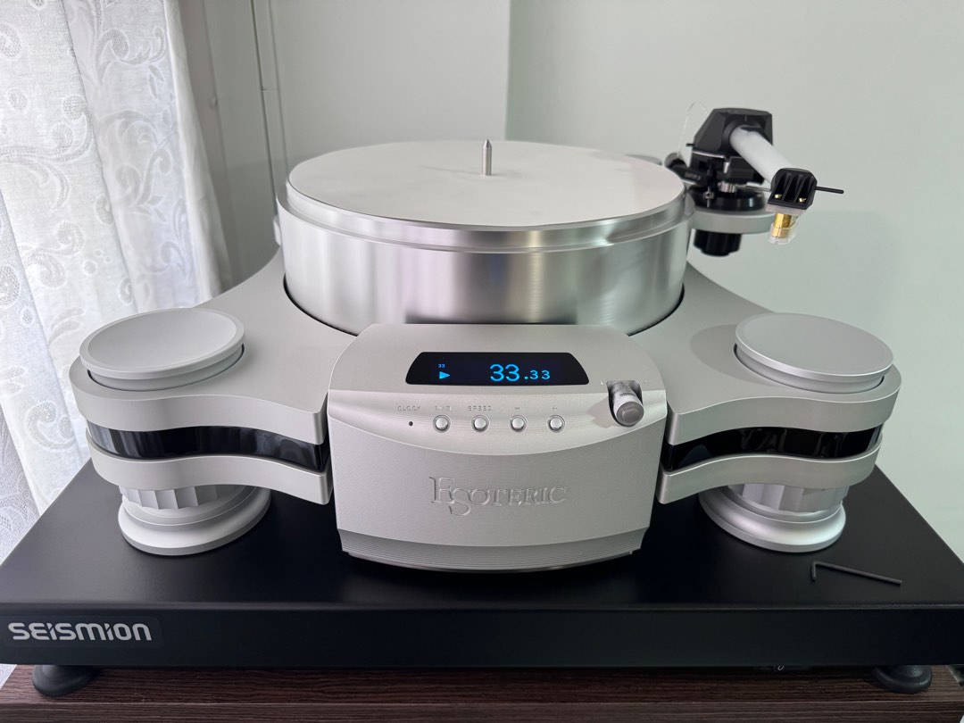 Esoteric T1 turntable and G05 masterclock, Audio, Other Audio Equipment ...