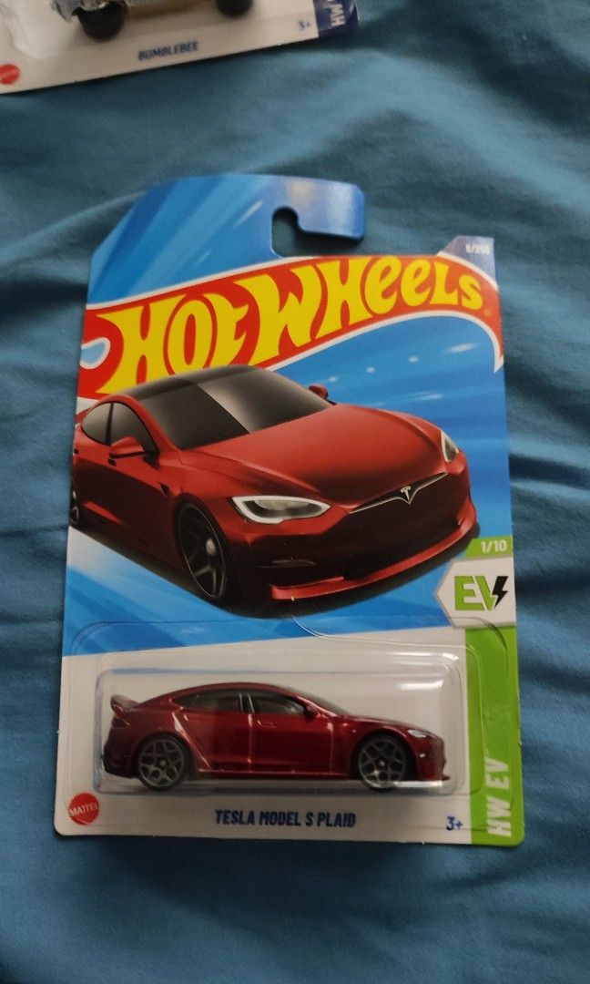 Gold Bumblebee , Red Tesla Model S Plaid Nissan Skyline 2000gt-r ...