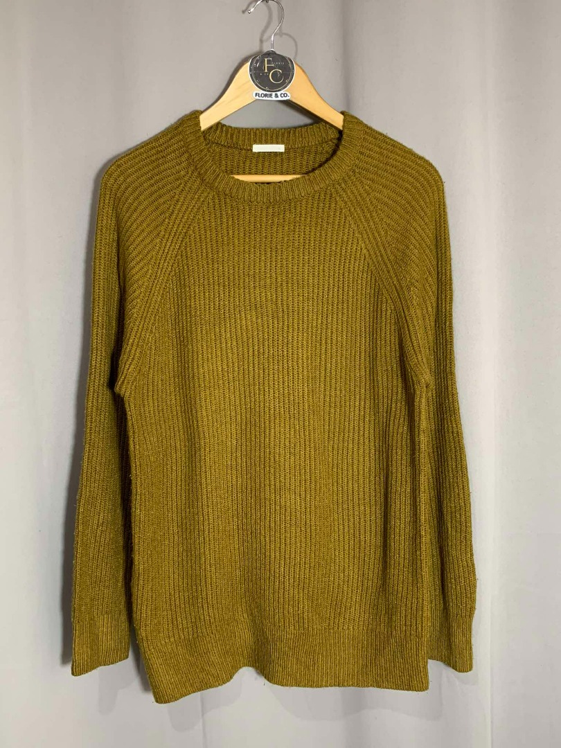 GU MEN'S AZE CREW NECK SWEATER, Men's Fashion, Coats, Jackets and ...