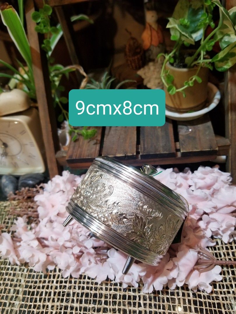 Japan Vintage Nihonsyumi Sankyo silver Aluminum ornate round wind up ...