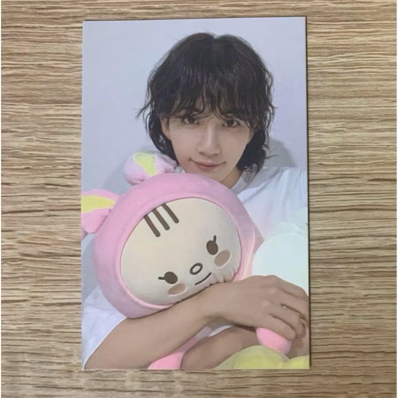 Jeonghan Toram PC with Postcard, Hobbies & Toys, Memorabilia ...