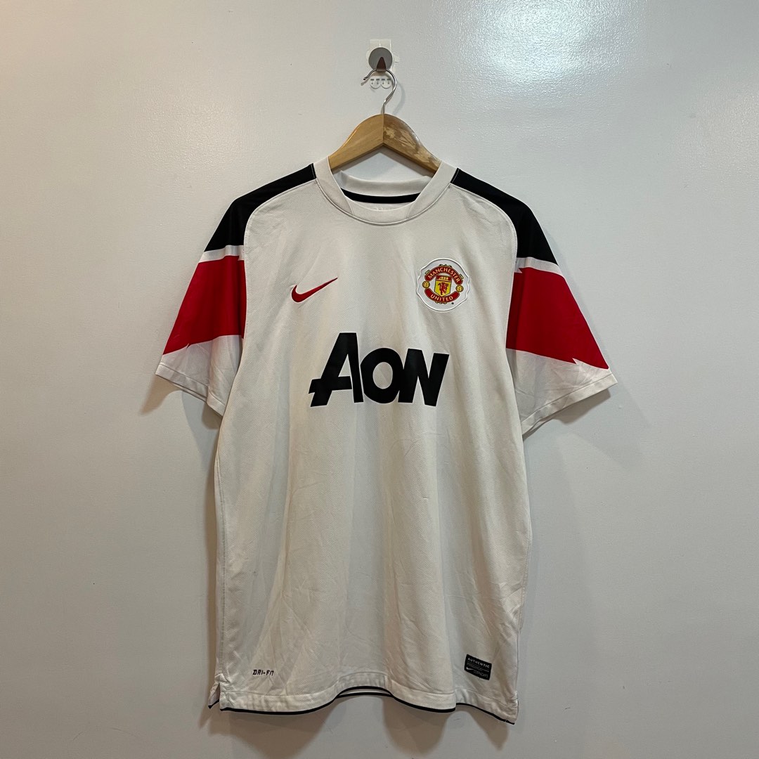 Manchester United 2010-11 Away Kit, Men's Fashion, Activewear on Carousell