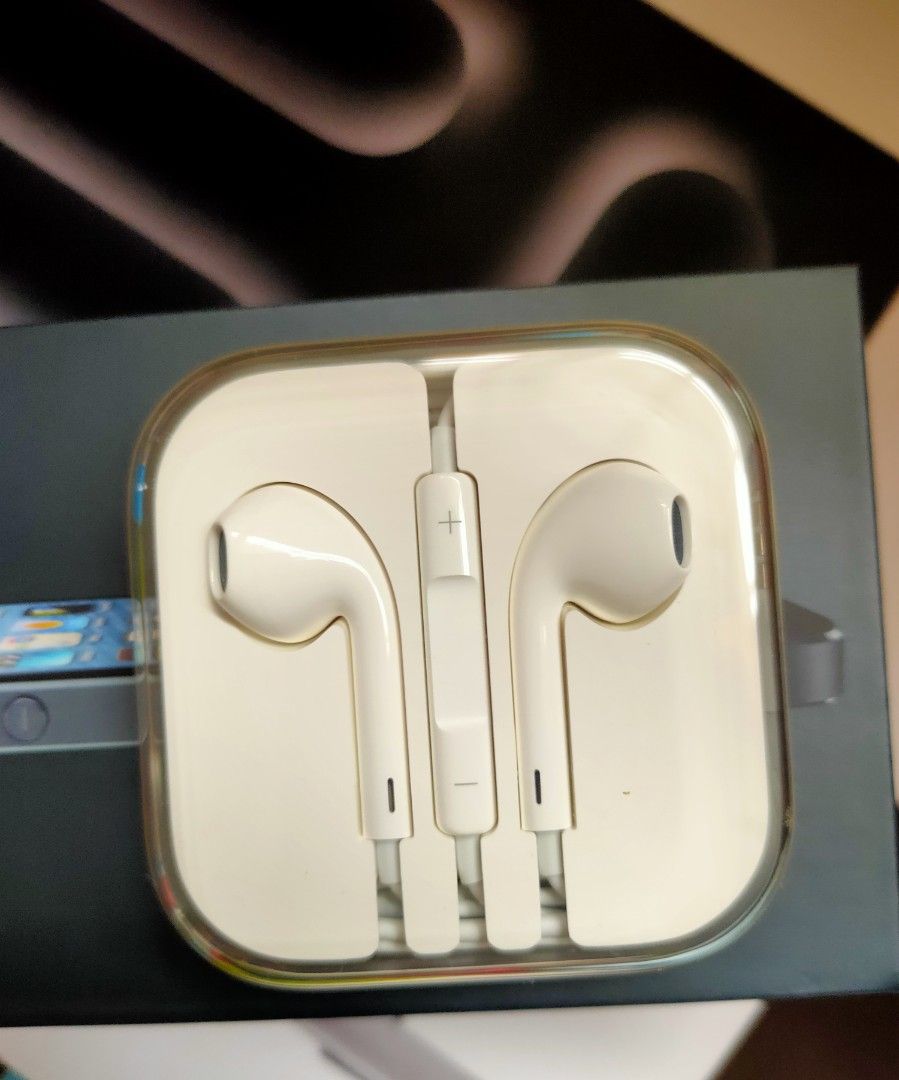 Original Apple EarPods with 3.5mm headphone plug, Audio, Earphones on ...