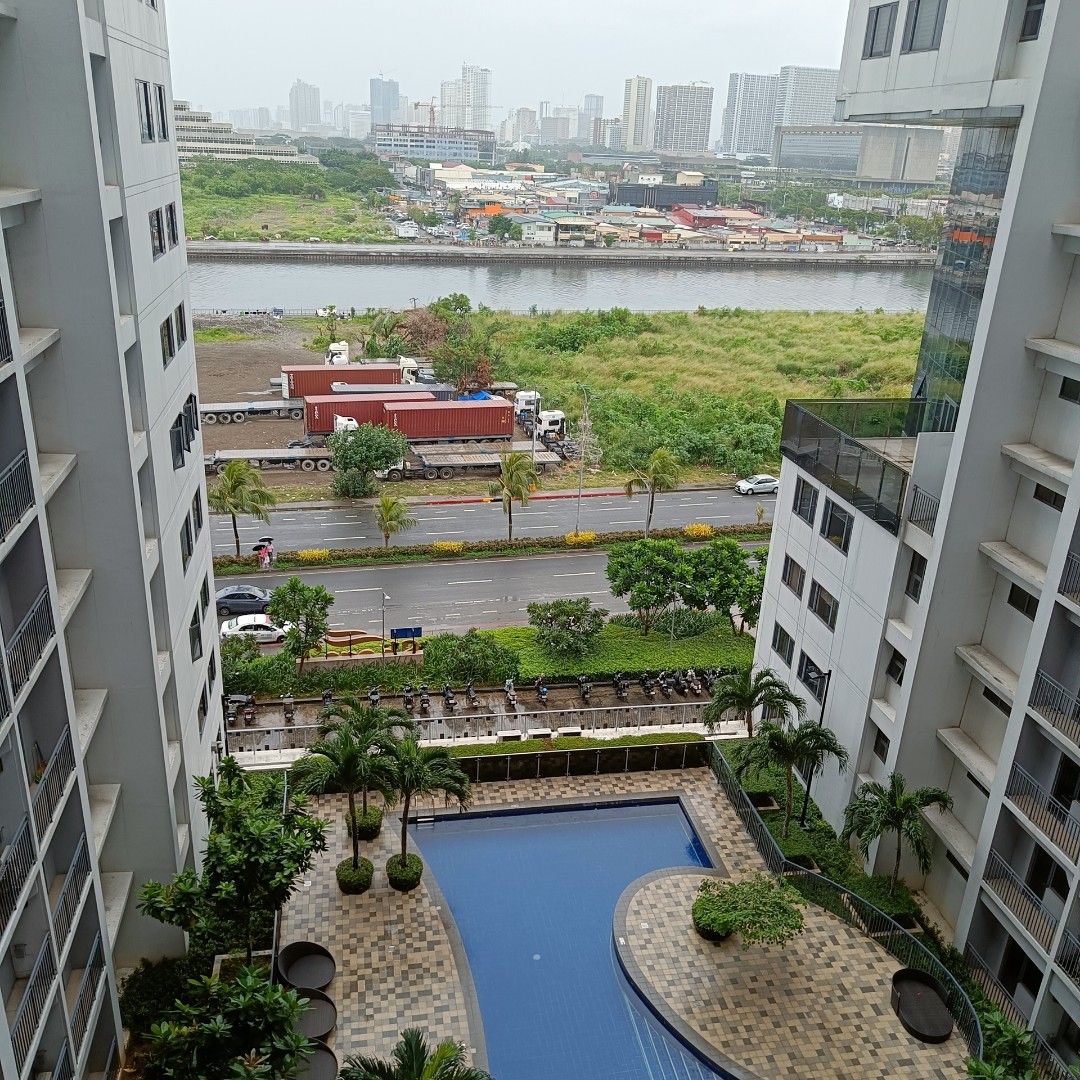 Shore 2 residences tower One .big cut near elevator makati and ...