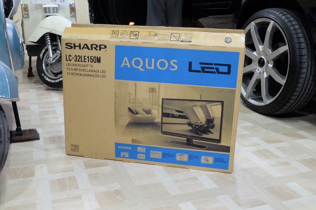 Tv LED Sharp Aquos 32 inch kondisi layar blank setengah, Elektronik, TV ...