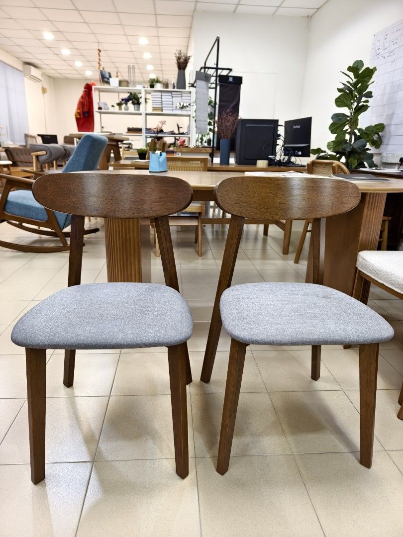 (2 units) Solid Rubberwood Dining Chair, Kerusi Makan Kayu Padu Kayu ...
