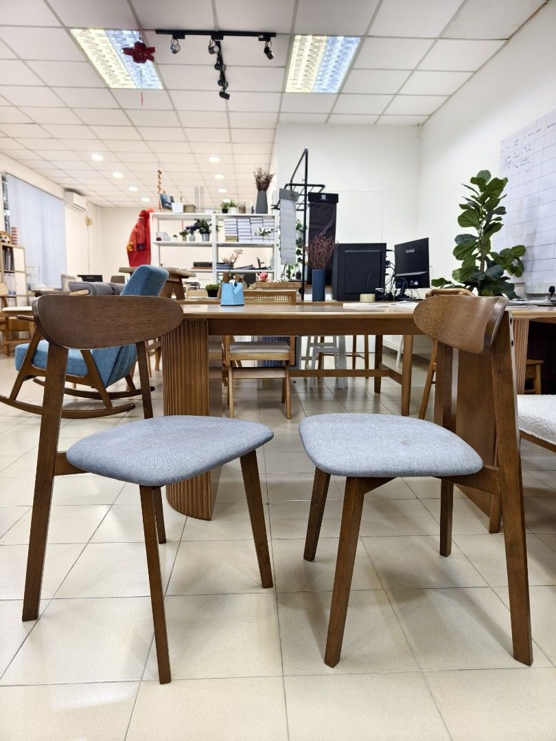 (2 units) Solid Rubberwood Dining Chair, Kerusi Makan Kayu Padu Kayu ...