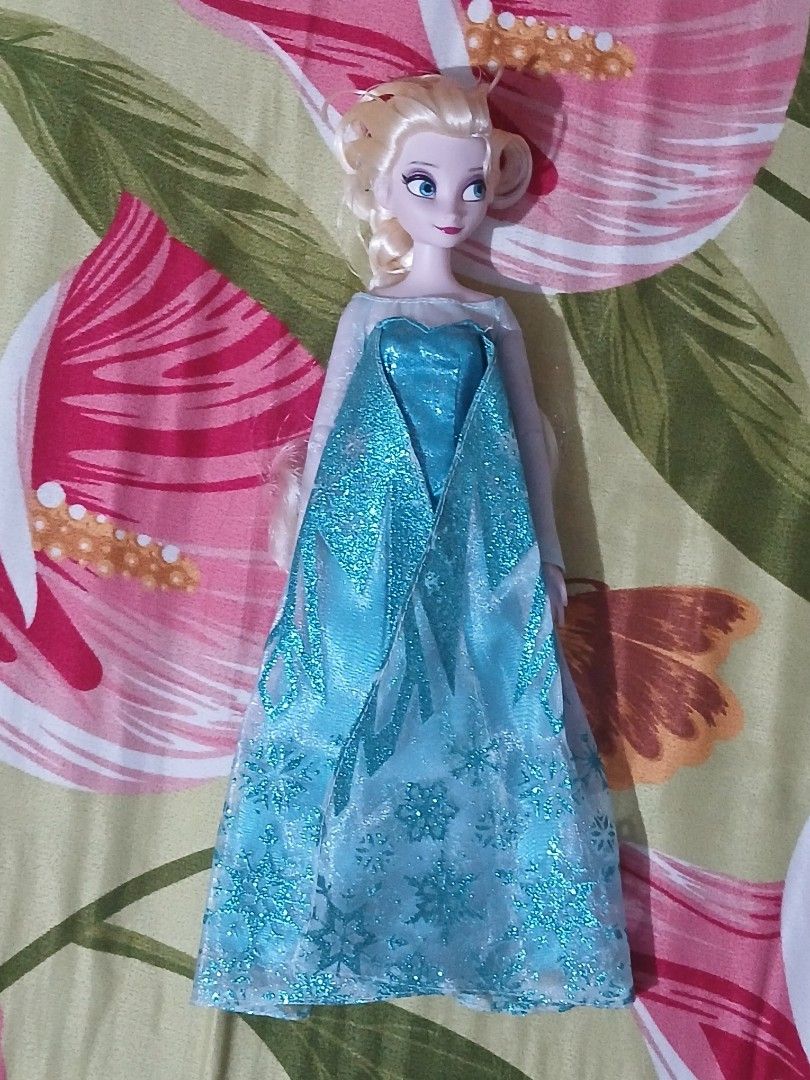 disney store elsa frozen doll, Hobbies & Toys, Toys & Games on Carousell