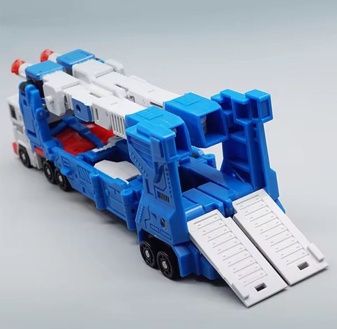 Transformers - MFT MF48 Ultra Magnus Transformation UM City O Commander ...