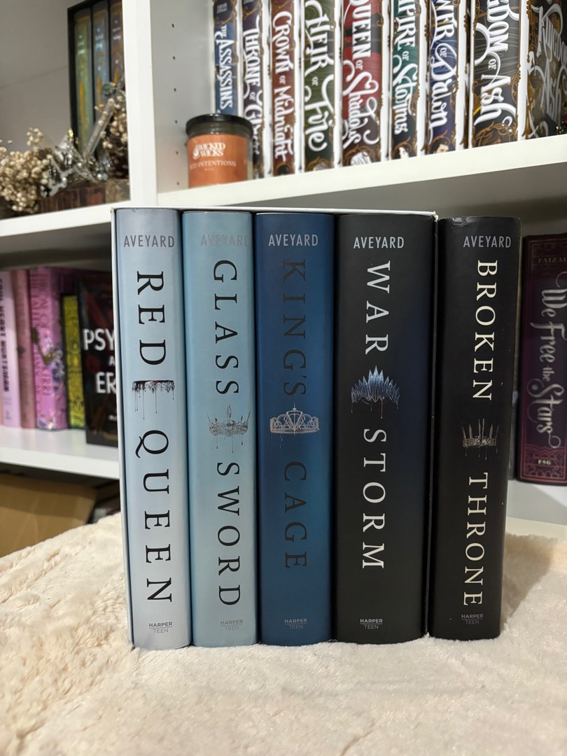 RED QUEEN BOXED SET WITH BROKEN THRONE, Hobbies & Toys, Books ...