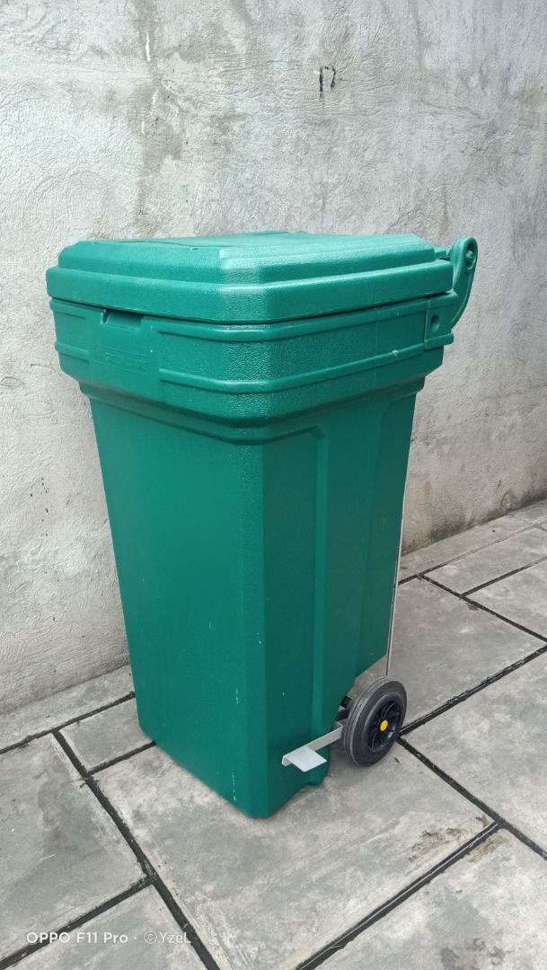 roller king trash bin 250 liters, Furniture & Home Living, Cleaning ...