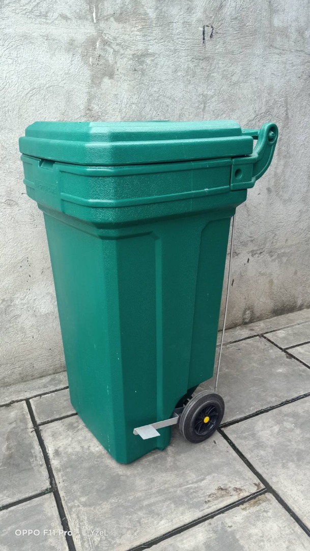 roller king trash bin 250 liters, Furniture & Home Living, Cleaning ...