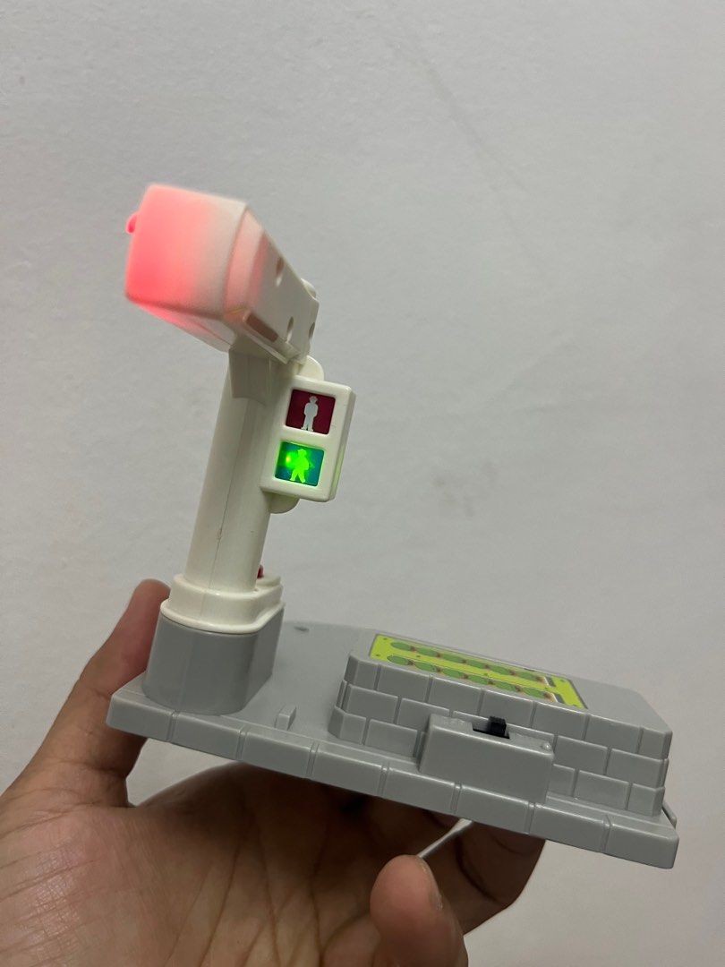 Takara Tomy Diorama Traffic Light, Hobbies & Toys, Toys & Games on ...