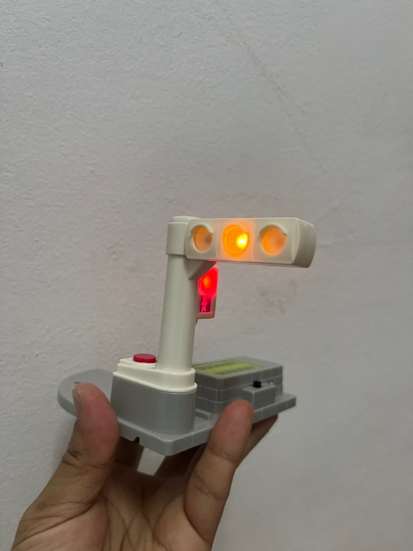 Takara Tomy Diorama Traffic Light, Hobbies & Toys, Toys & Games on ...