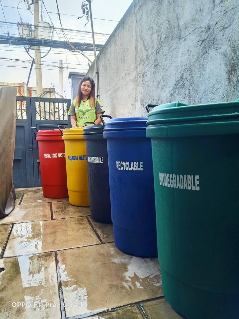 trash bin trolling bin, Furniture & Home Living, Cleaning & Homecare Supplies, Waste Bins & Bags ...