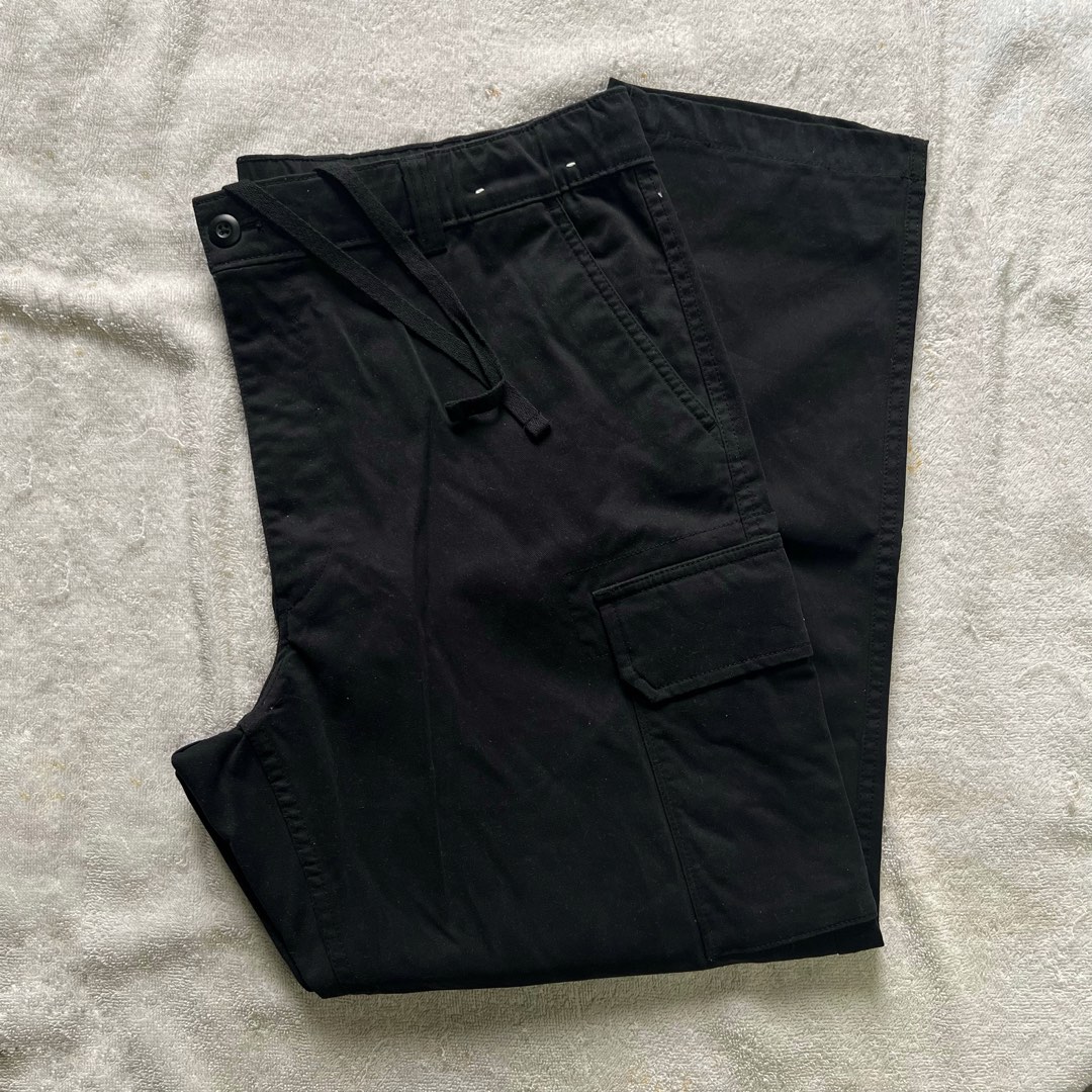 Uniqlo Smart Cargo Pants in Black, Men's Fashion, Bottoms, Joggers on ...