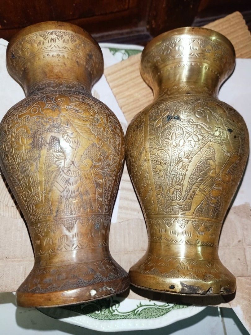 Vas Bunga motif wayang, Antik, Pajangan di Carousell