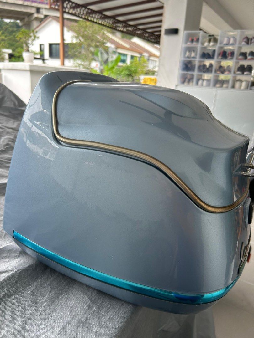 Vespa Motorcycle Box Gloss, Motorbikes on Carousell