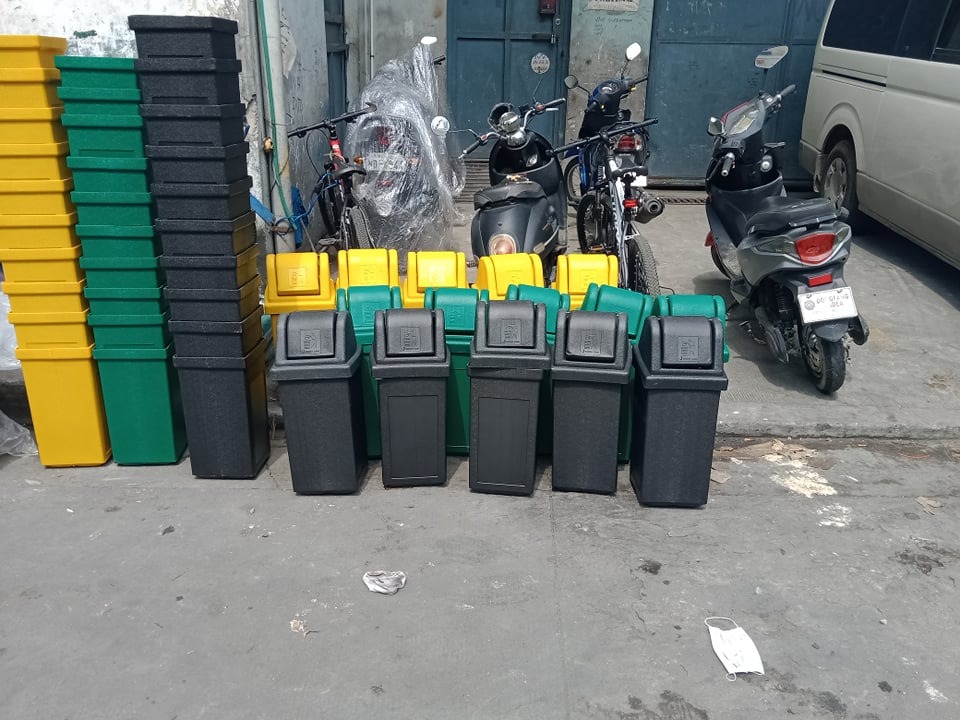 waste master trash bin, Furniture & Home Living, Cleaning & Homecare ...