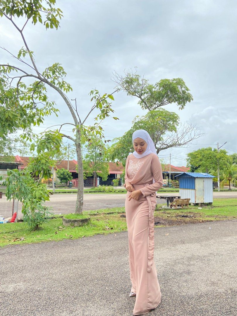 ALEESYA DRESS NUDE (Balqis Bakar), Women's Fashion, Muslimah Fashion ...