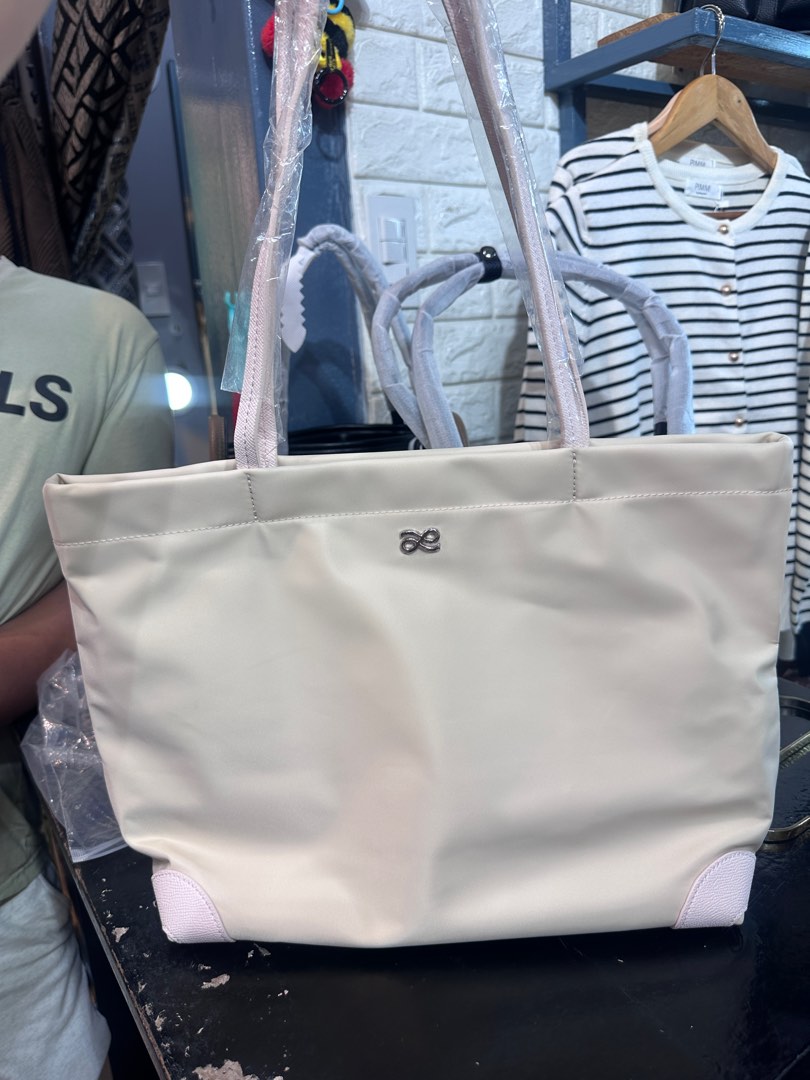 HOLB TOTE BAG, Women's Fashion, Bags & Wallets, Shoulder Bags on Carousell