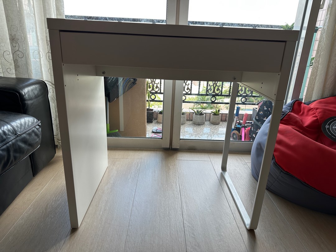 IKEA Micke Table, 傢俬＆家居, 傢俬, 桌子 - Carousell
