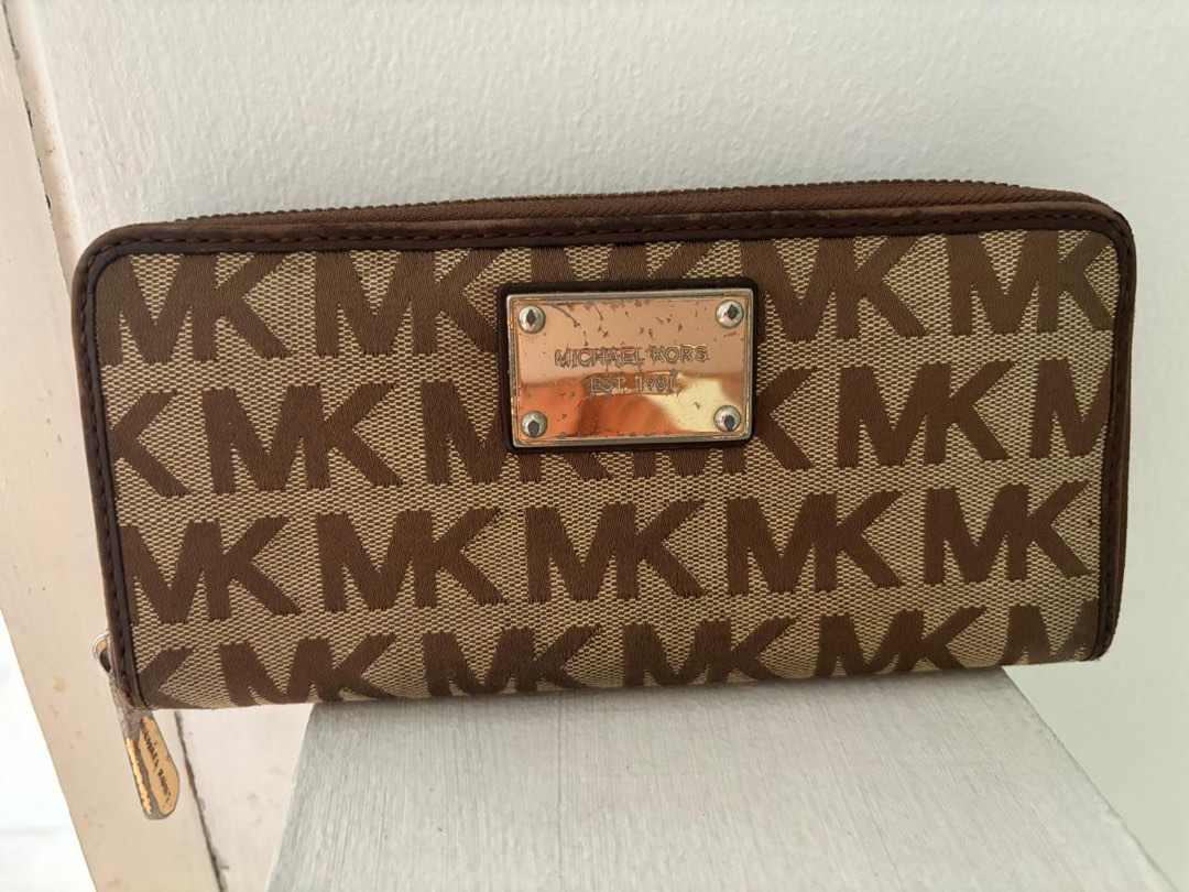 MICHAEL KORS long wallet, Barang Mewah, Tas & Dompet di Carousell