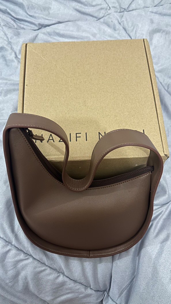 Nazifi Nazri Half Eggy Bag, Women's Fashion, Bags & Wallets, Shoulder ...
